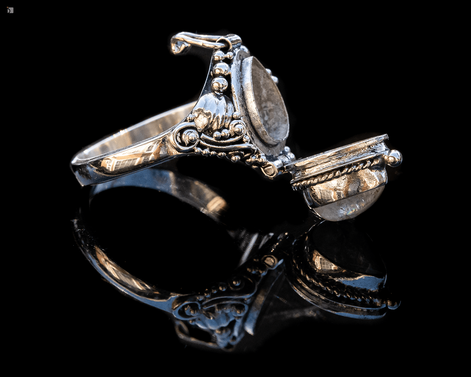 The Historical Significance of Black Widow (Poison) Rings - My Jewelry ...