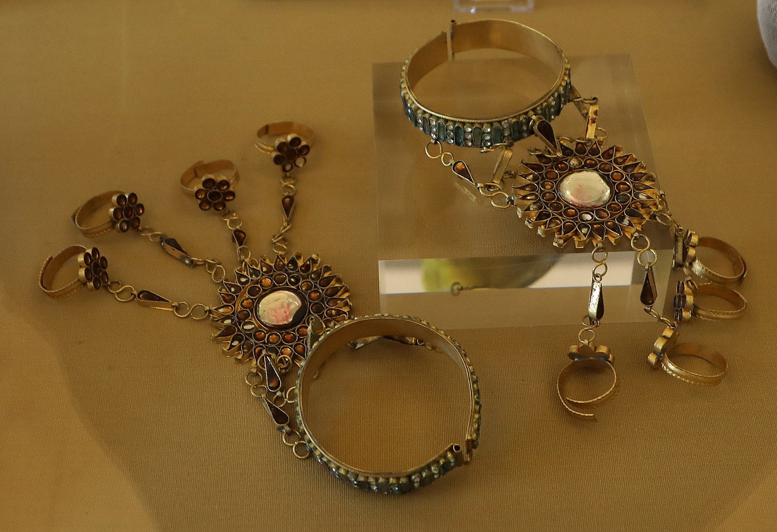 The Roaring 20's - Jewelry Through The Decades